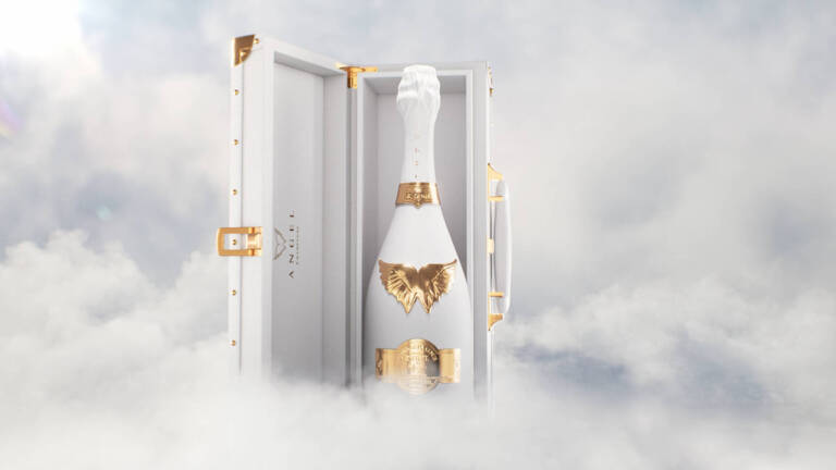 Angel Champagne Packshot 3D Animation Bottle suitcase
